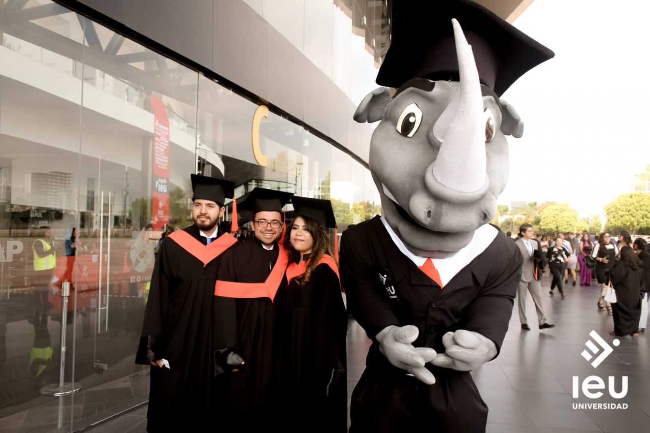 Universidad IEU celebra a más de 700 graduados - Universidad IEU