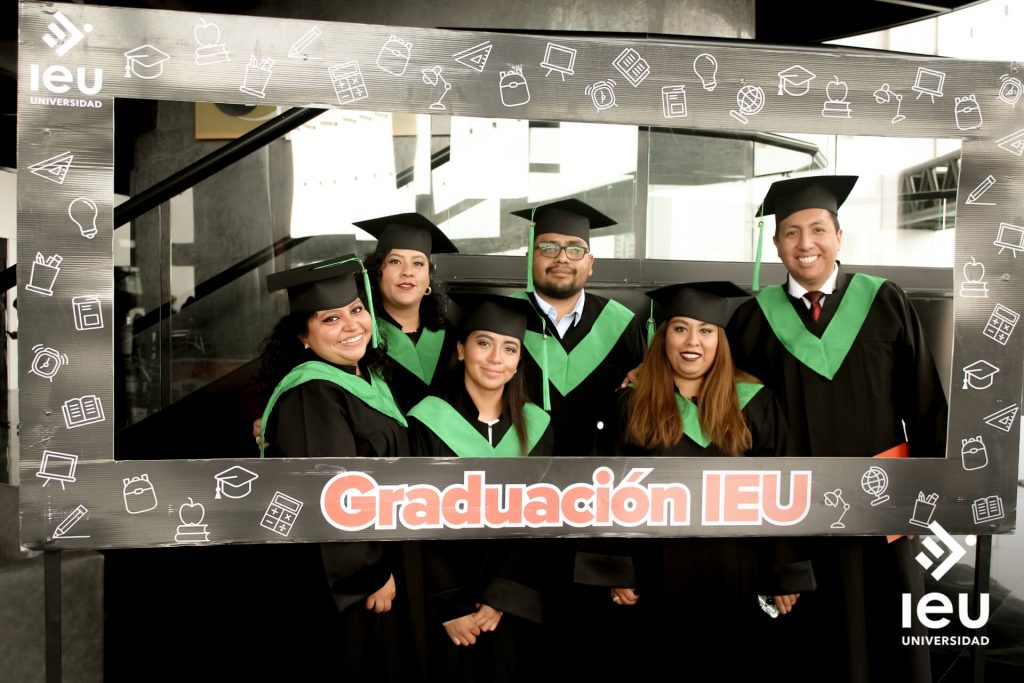 Universidad IEU celebra a más de 700 graduados - Universidad IEU