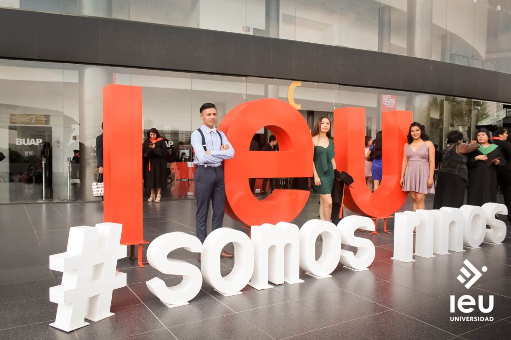 Universidad IEU celebra a más de 700 graduados - Universidad IEU